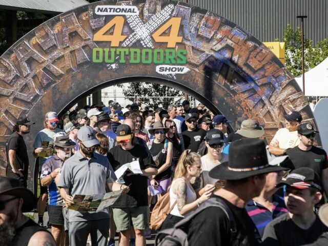 FIRST LOOK AT THE NEW ARB ZENITH BAR - Pat Callinan's 4X4 Adventures