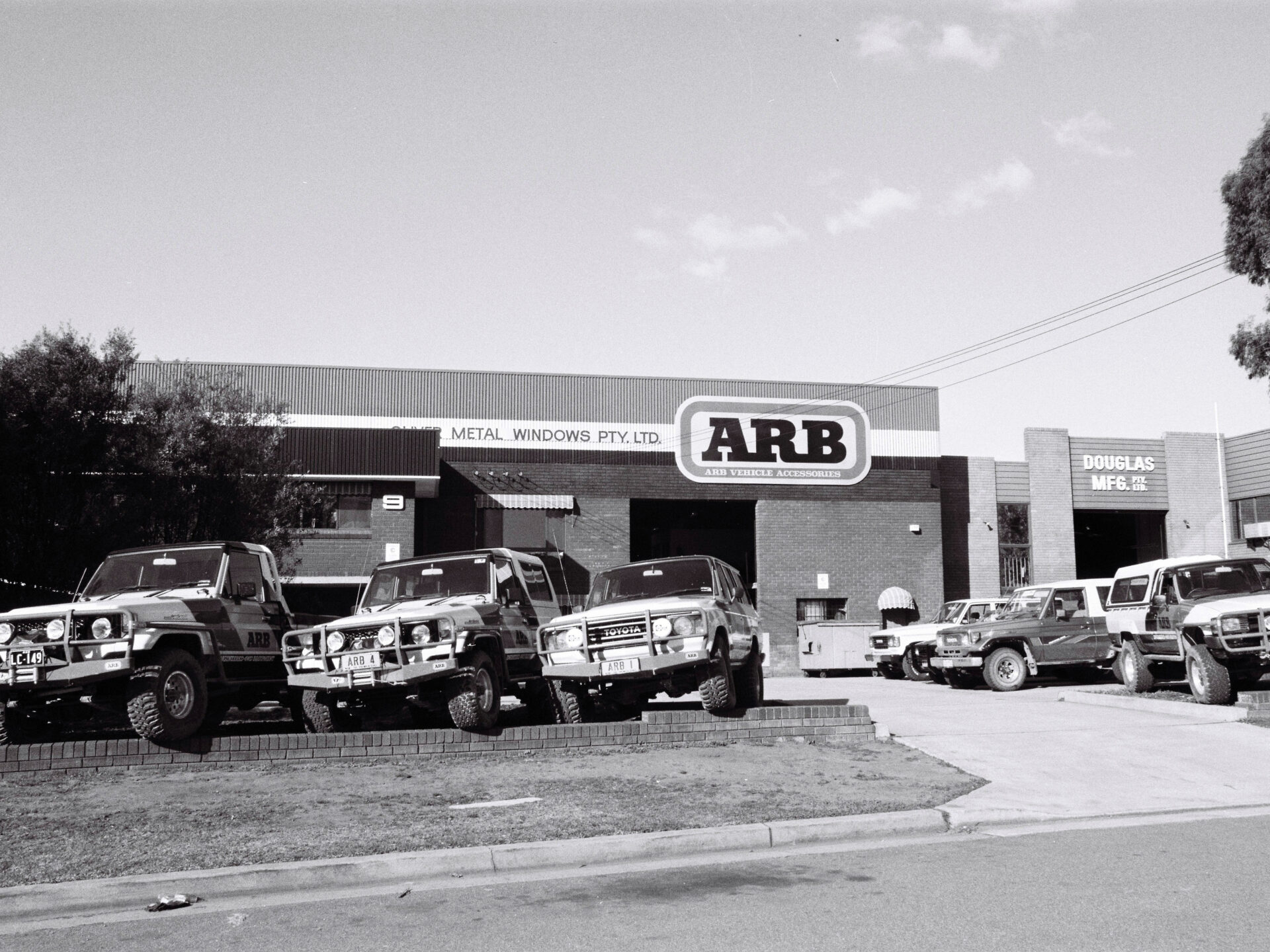 Stranded in the Simpson: Rain Turns Desert Tracks into Mud Traps - Pat ...