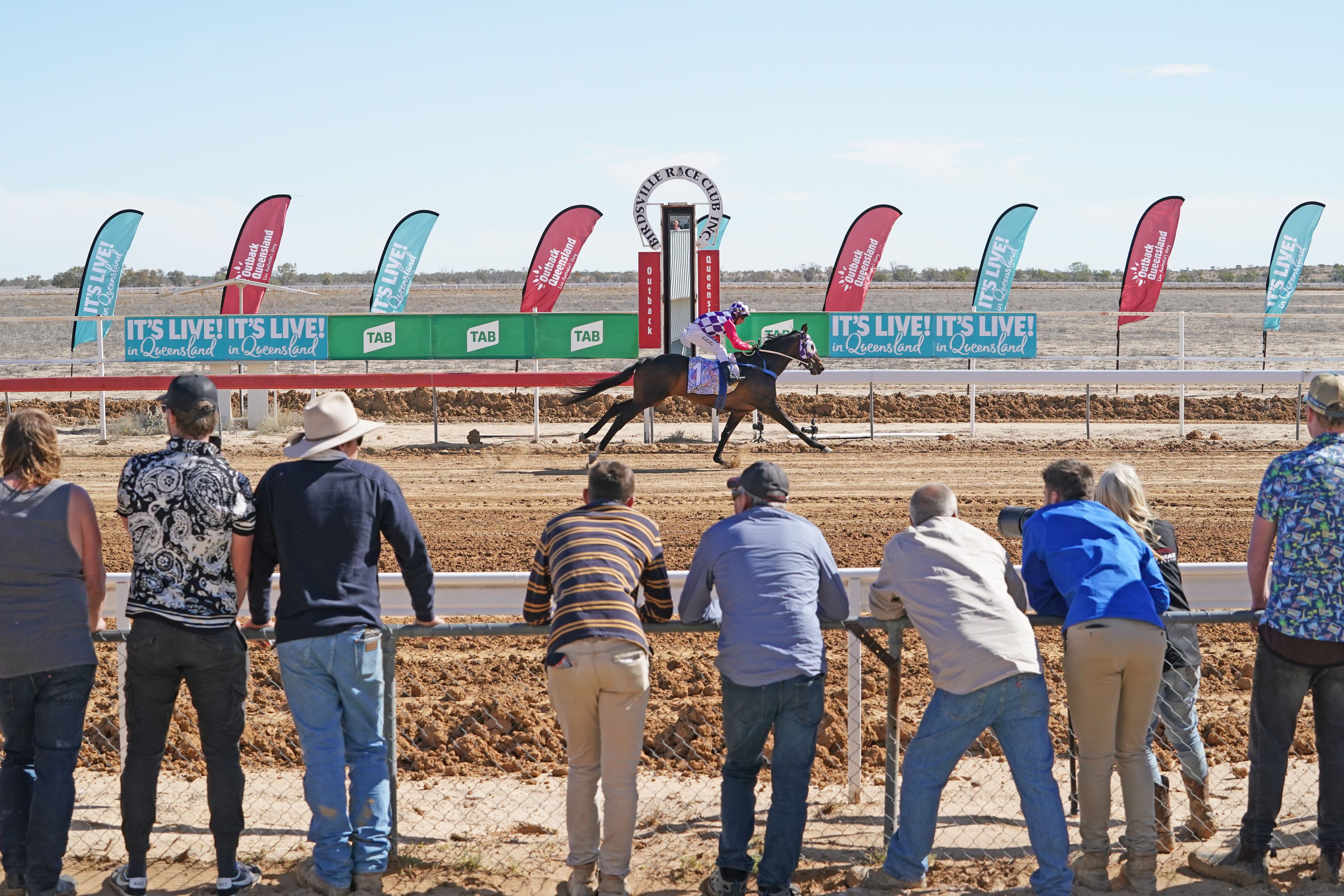 140 Years of The Birdsville Races - Pat Callinan's 4X4 Adventures
