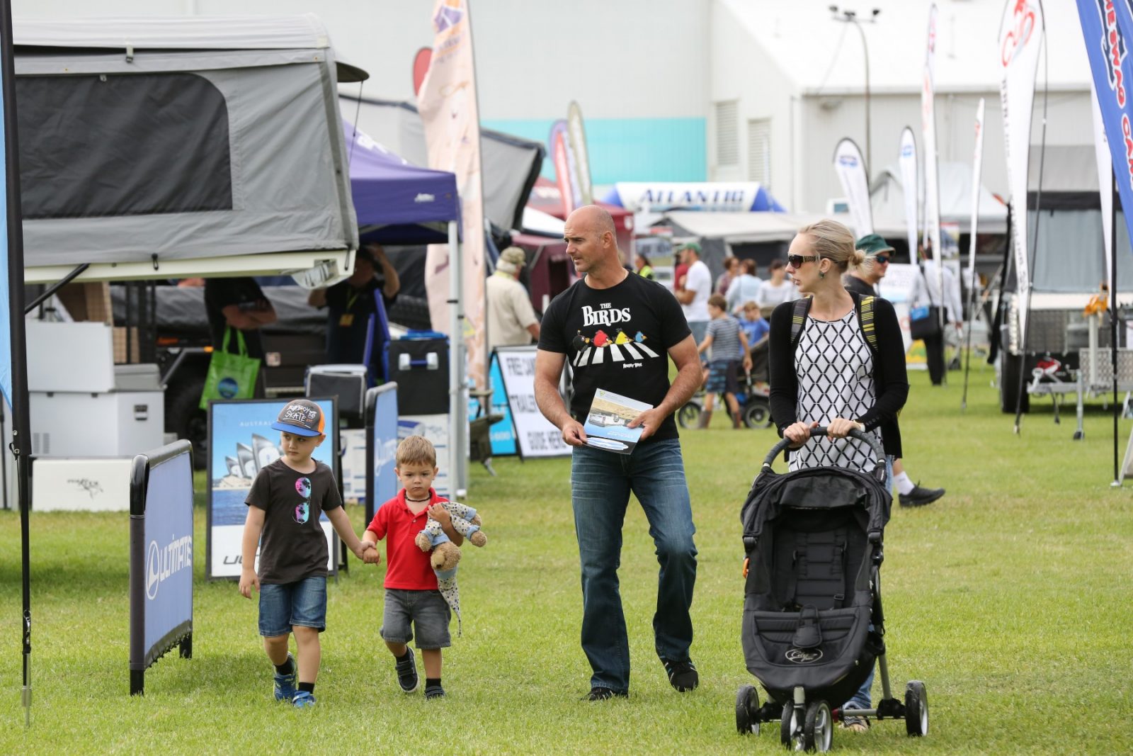 Family outside - Pat Callinan's 4X4 Adventures
