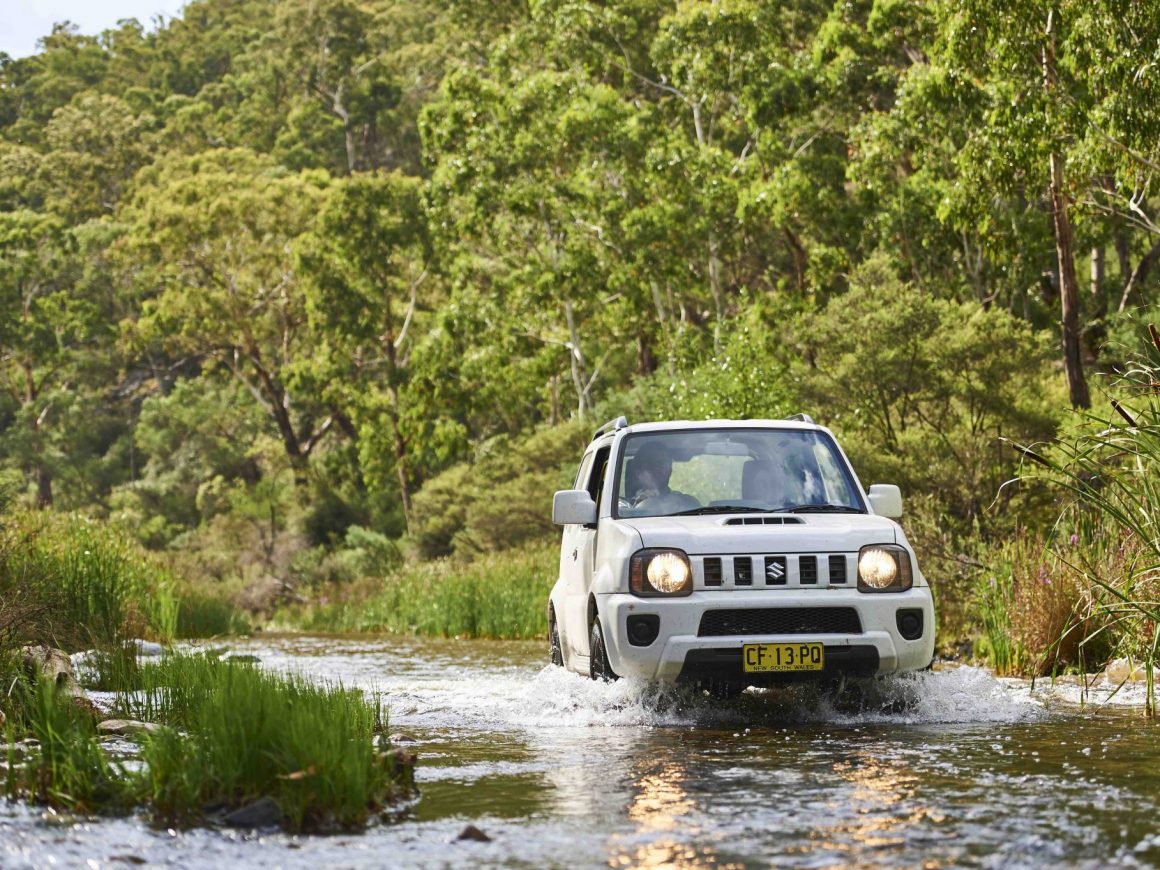Watch a Range Rover Sport SVR accelerate like a demon, off-road - Pat ...