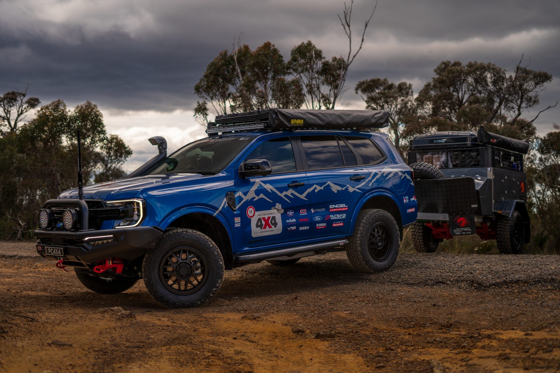 How to reverse your caravan safely - Pat Callinan's 4X4 Adventures