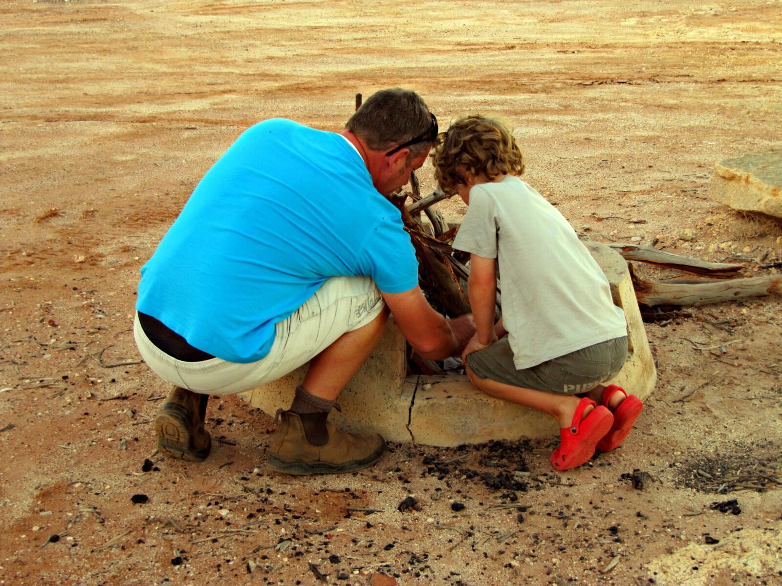 How to Build the Perfect Campfire: A Sizzling Guide - Mr4x4