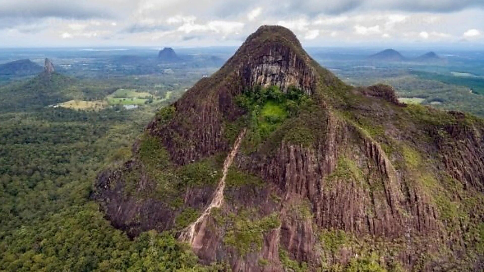 Mount Beerwah Stays Open... For Now - Pat Callinan's 4X4 Adventures